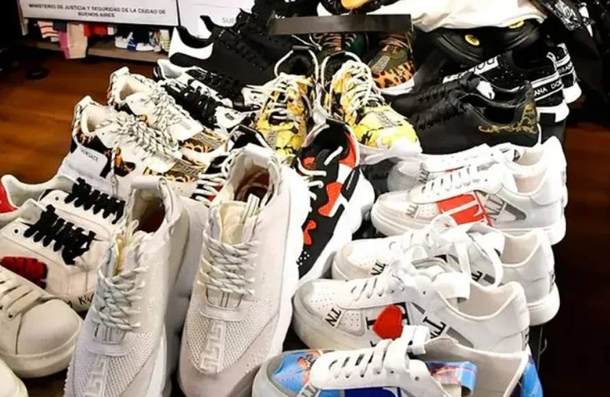 Ley de Marcas: incautan zapatillas y prendas de vestir truchas