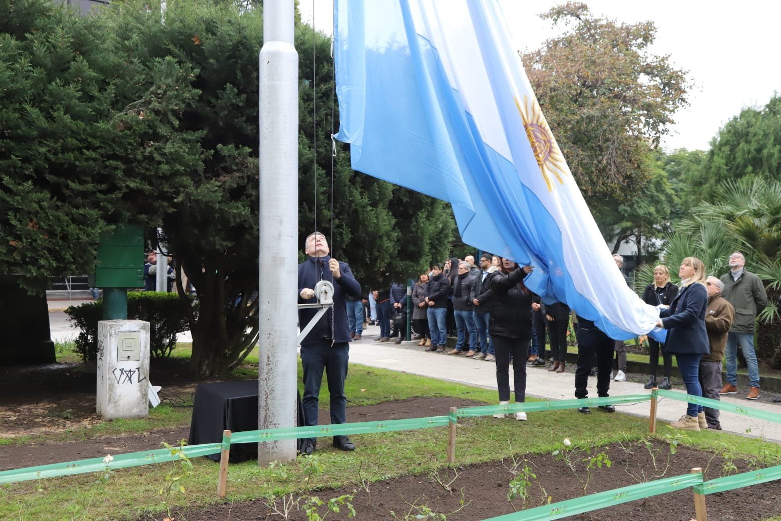 Fernando Gray en el acto por el Día de la Bandera