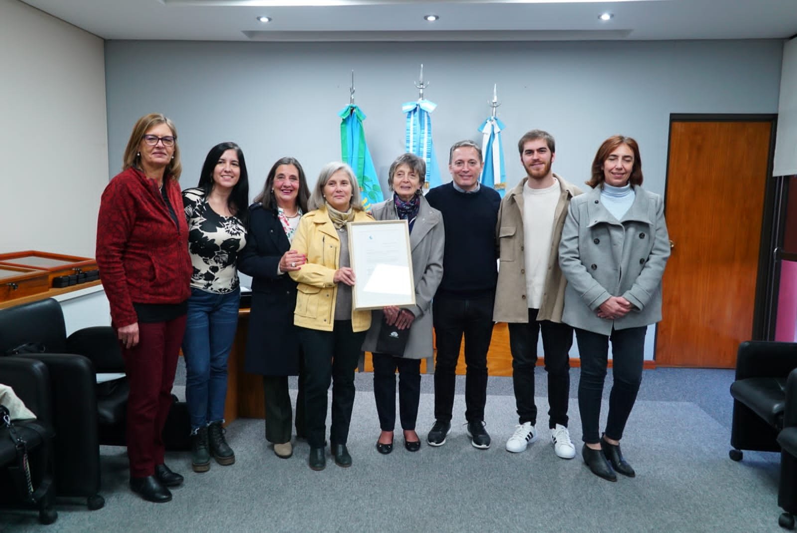 Fernando Gray se reunió con las autoras de Crónicas de un siglo: 110 ...