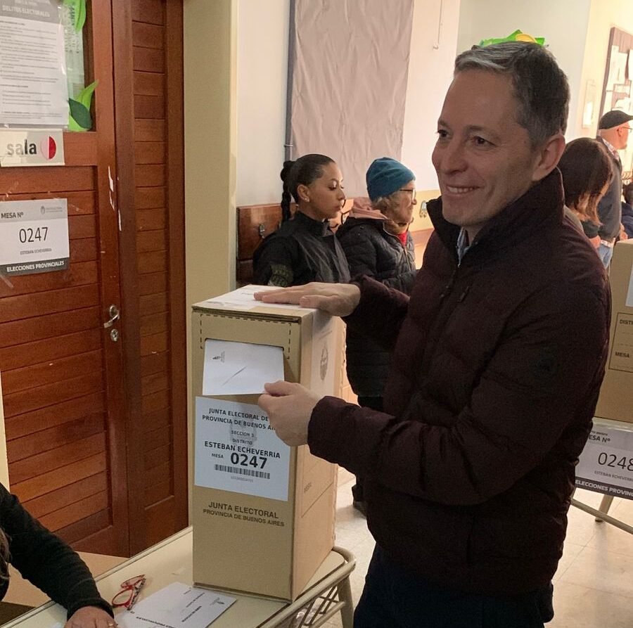 Fernando Gray votó en Canning y llamó a participar activamente en las ...